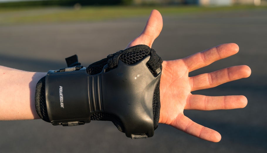 Gloves & Wristguards - Inline Warehouse